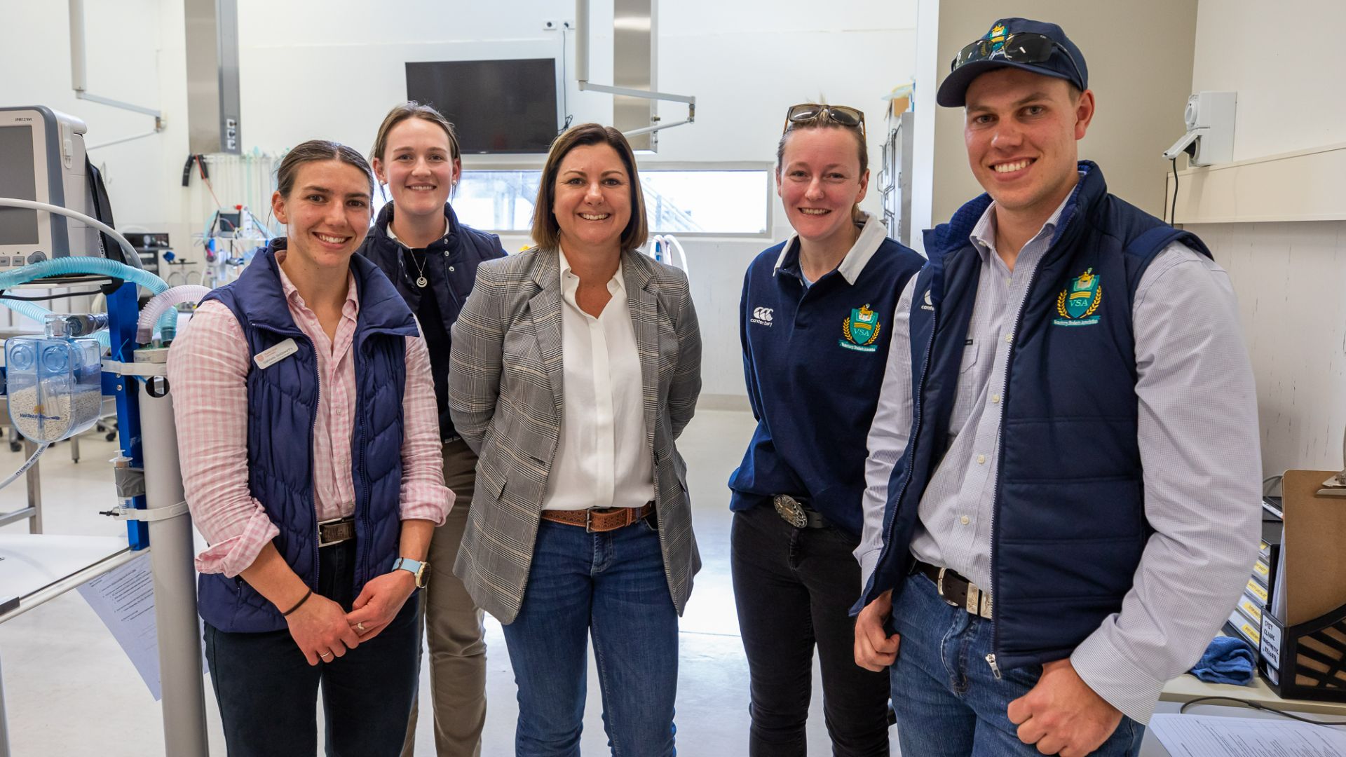 Federal Minister visits Charles Sturt in Wagga Wagga to experience ...